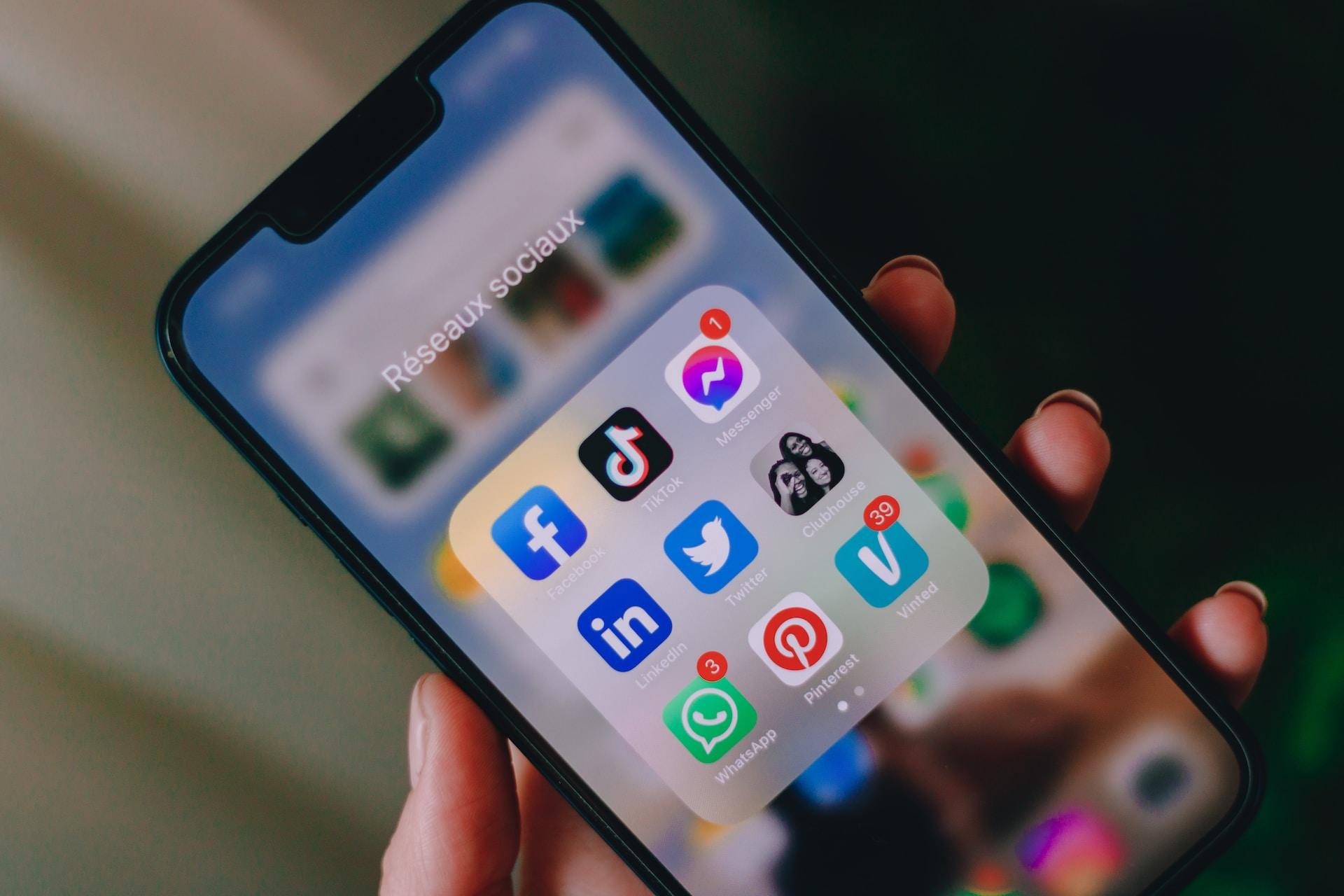 Top 30 Disadvantages of Social Media: A Comprehensive Guide - BitGlint